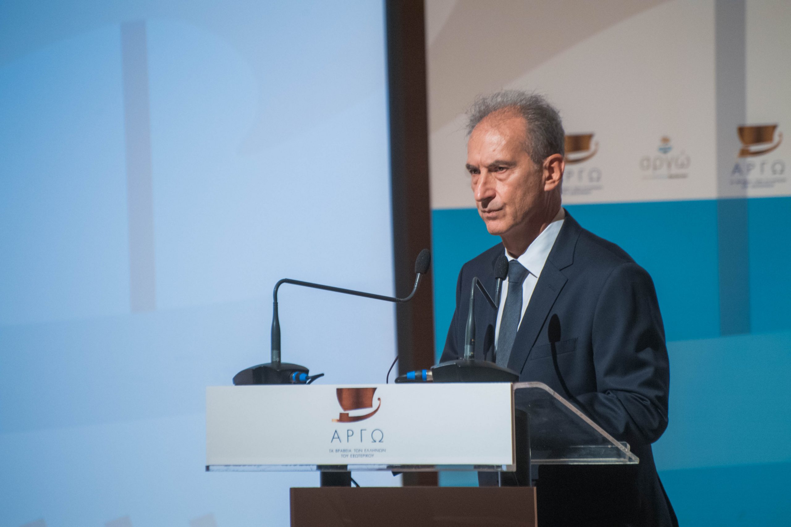 Ο Σπύρος Παππάς στην εκπομπή “Πρόσκληση σε γεύμα” με την Ελένη Καραλή ...