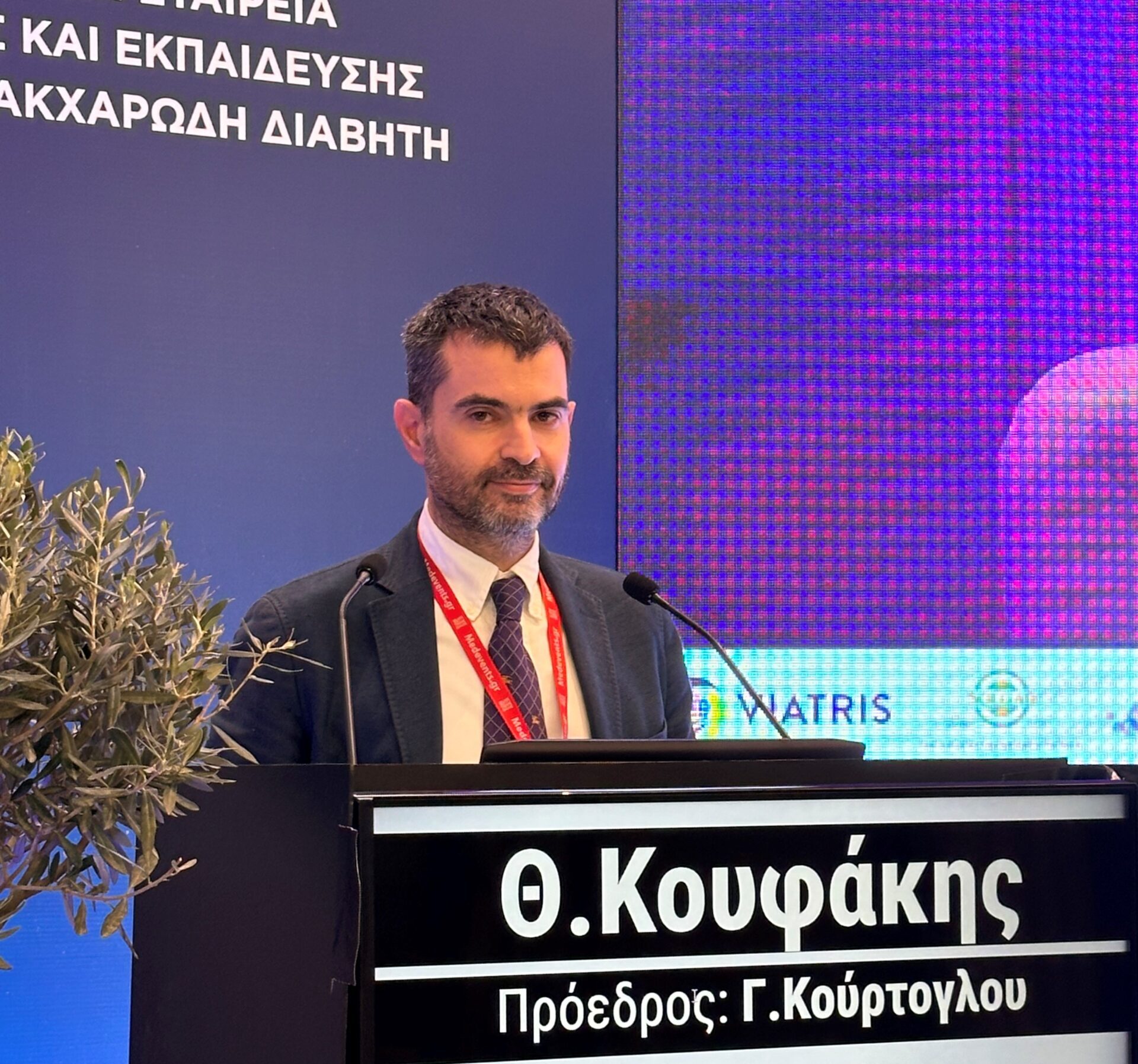 O επίκουρος καθηγητής παθολογίας του ΑΠΘ Χάρης Κουφάκης, στον 102FM ...