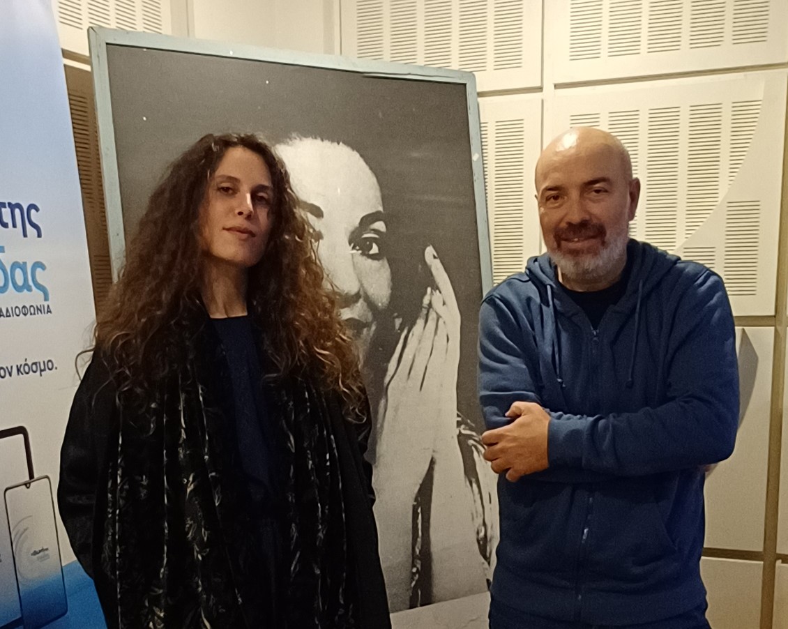Δάφνη Κριθαρά: Η Ελληνογαλλίδα αυτοδίδακτη συνθέτρια και ερμηνεύτρια ...